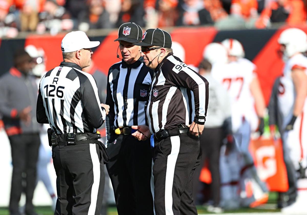 NFL Suspends Entire Officiating Crew Led by Brad Rogers After ...